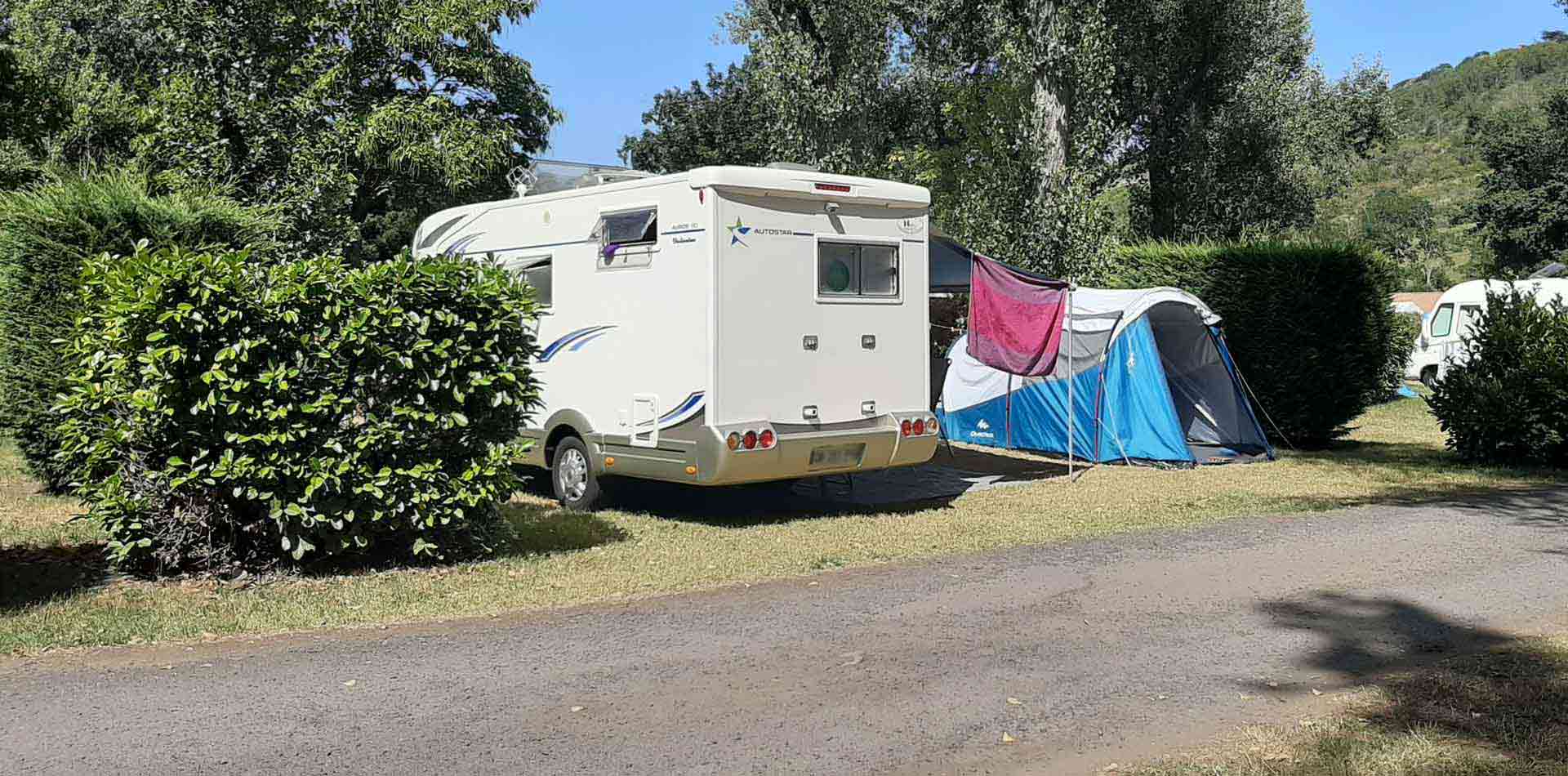 Emplacements camping Puy de Dôme Auvergne Camping-cars Tentes Caravanes